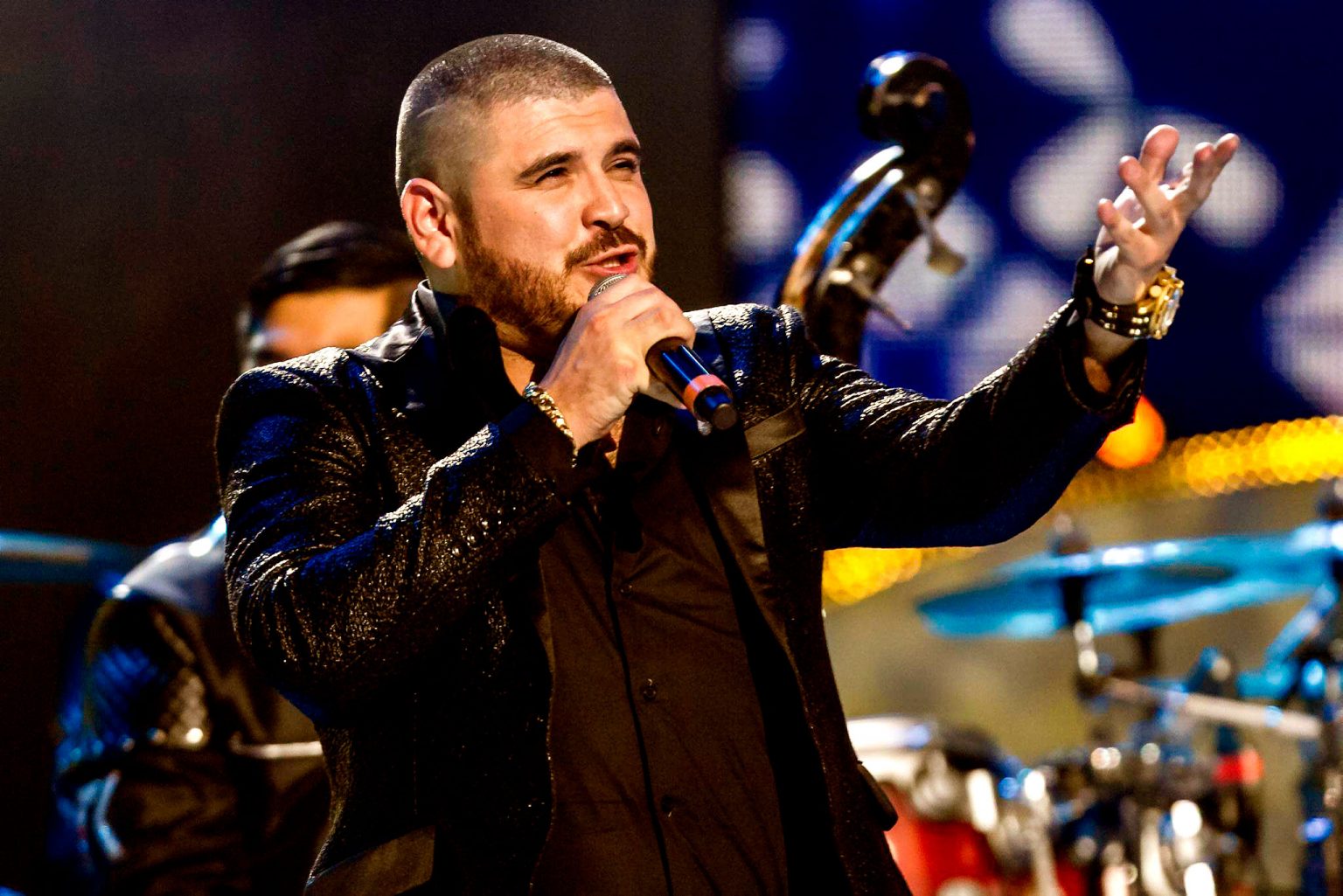 Cómo Contratar a El Komander en【2025】